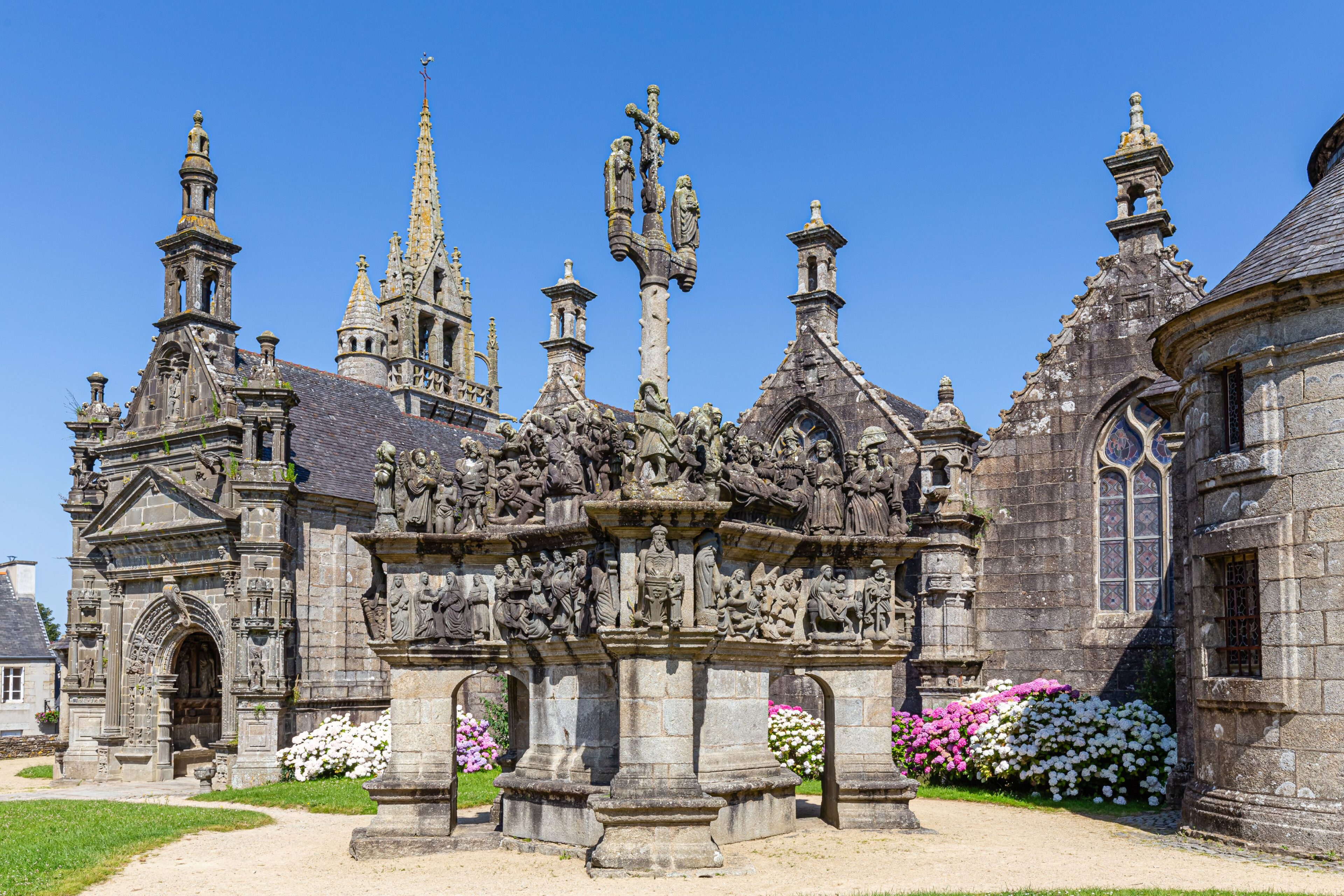 Farní dvorce: jedinečný unikát Bretaně | CK CestoMilové